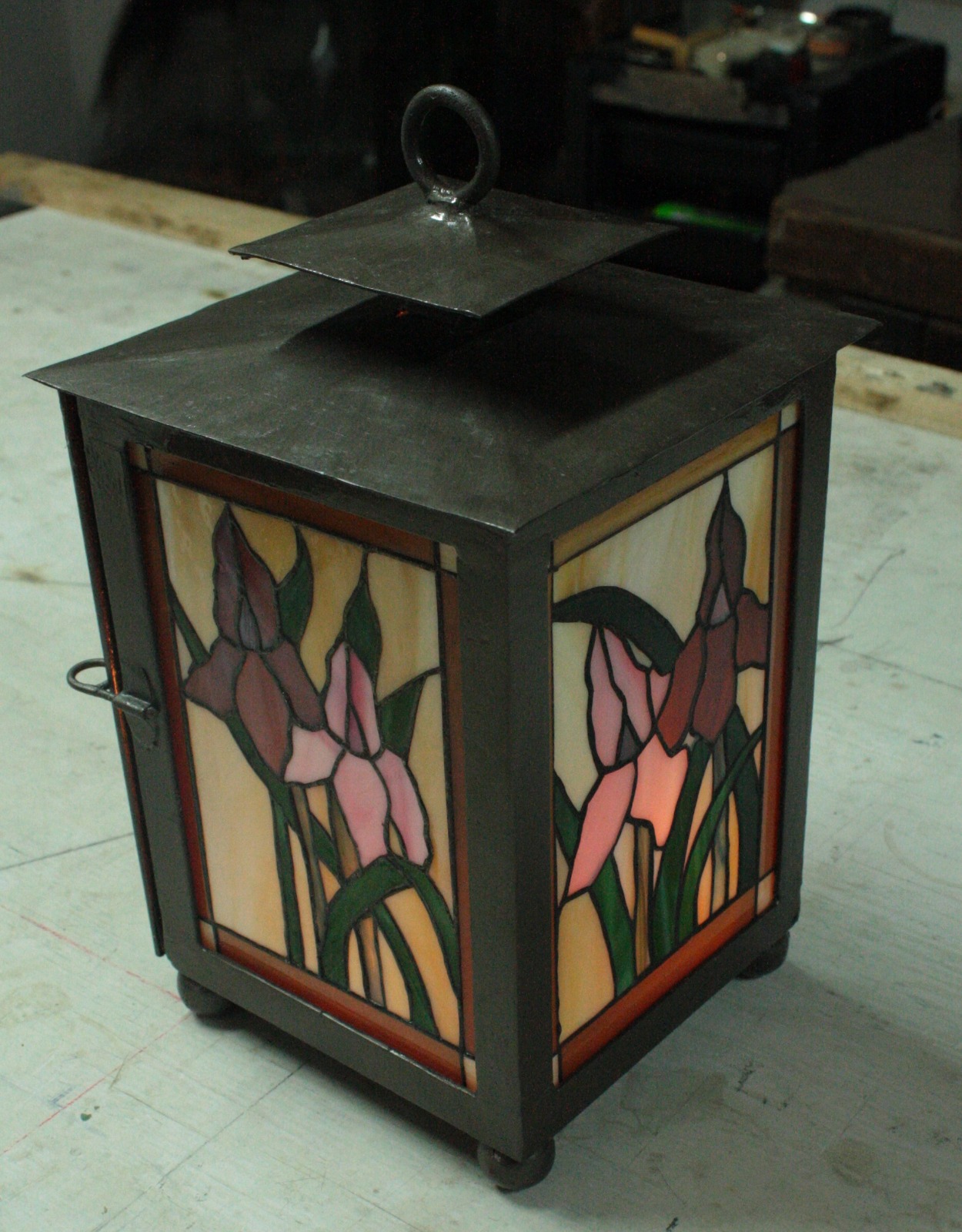 FAROL CON VITRAL 01 – Herrería y Forja Artística Mendieta